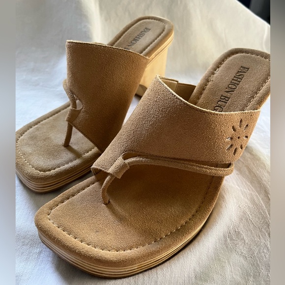 Fashion Bug | Shoes | Vintage Fashion Bug Carved Wood Heel Tan Suede ...
